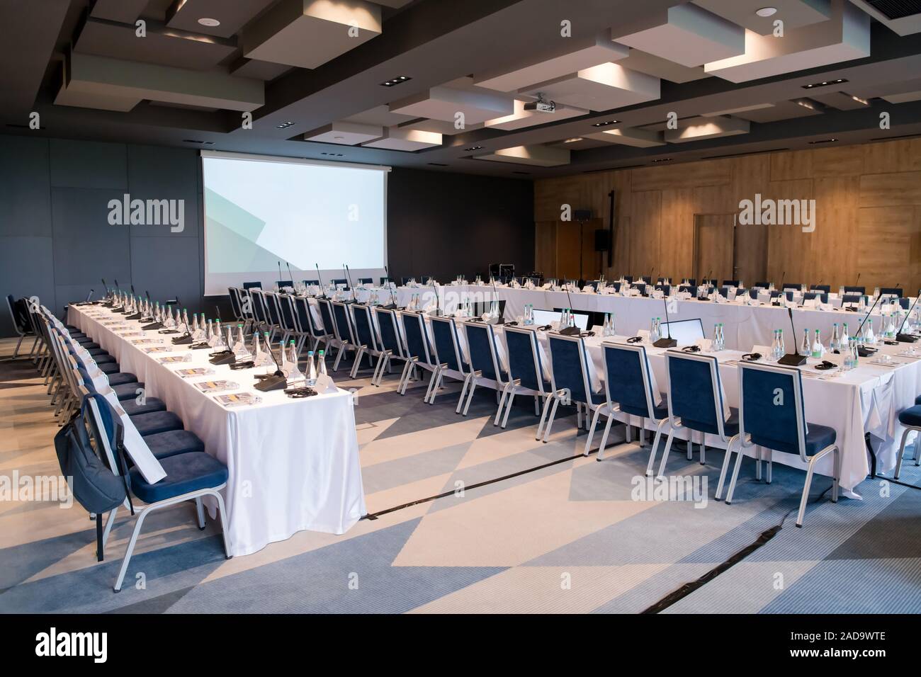 Big meeting room hi-res stock photography and images - Alamy