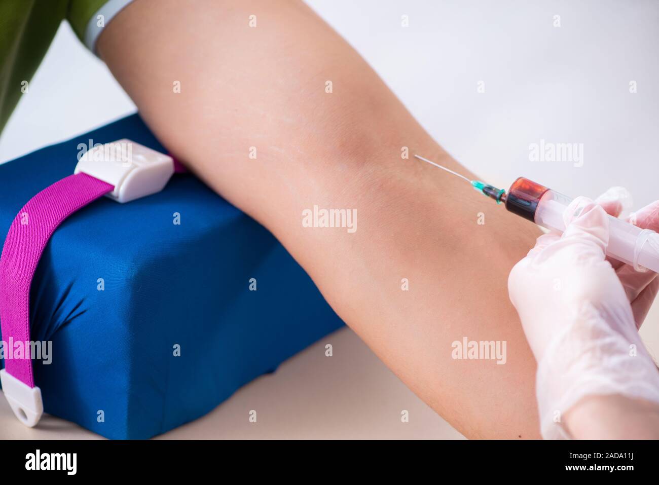 Blood transfusion in hospital clinic Stock Photo - Alamy
