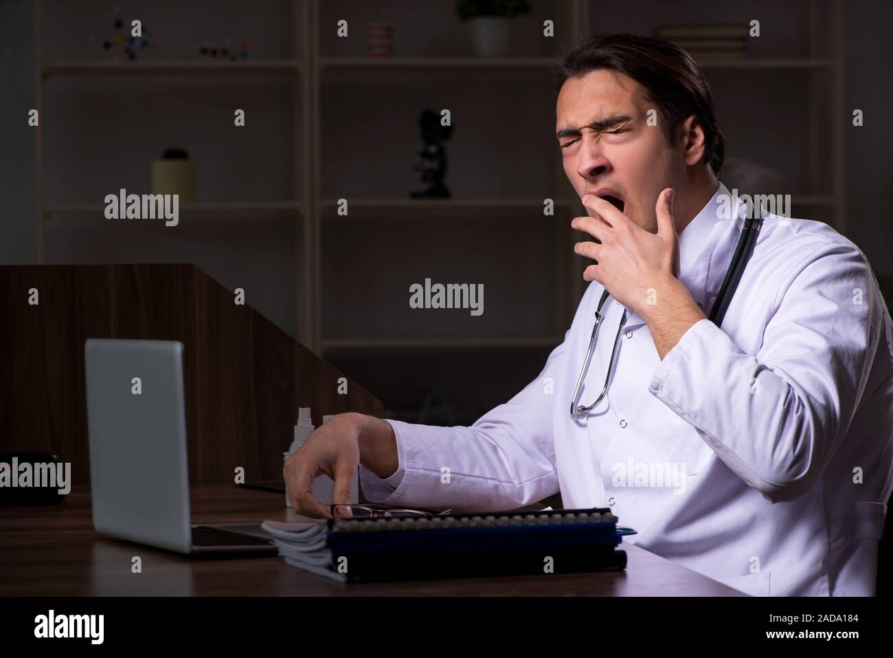 Male bored doctor doctor working hi-res stock photography and images ...