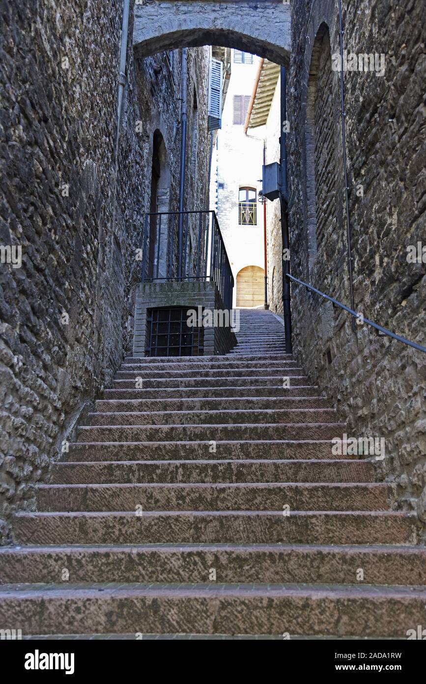 Small alley city hi-res stock photography and images - Alamy