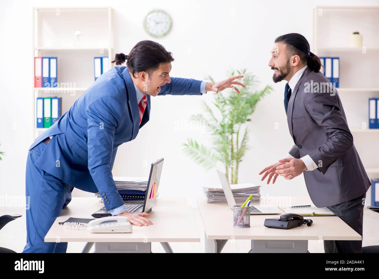 Two men arguing in office hi-res stock photography and images - Alamy