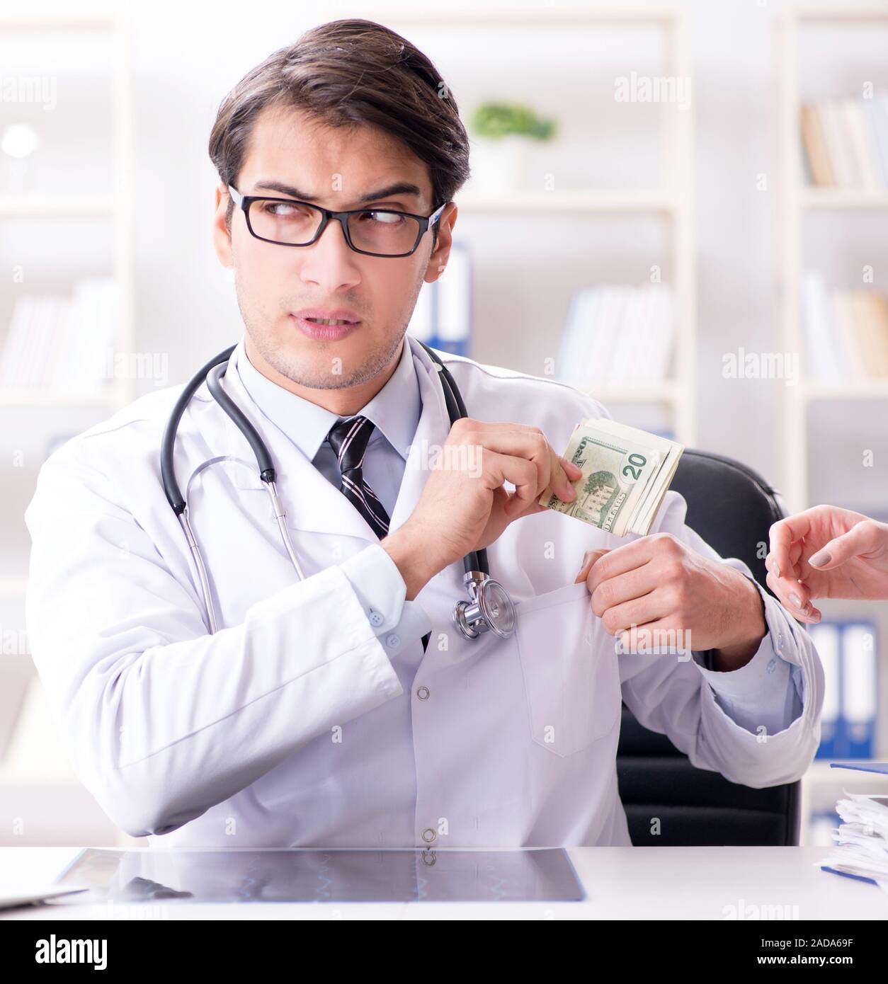 Doctor money envelope hi-res stock photography and images - Alamy