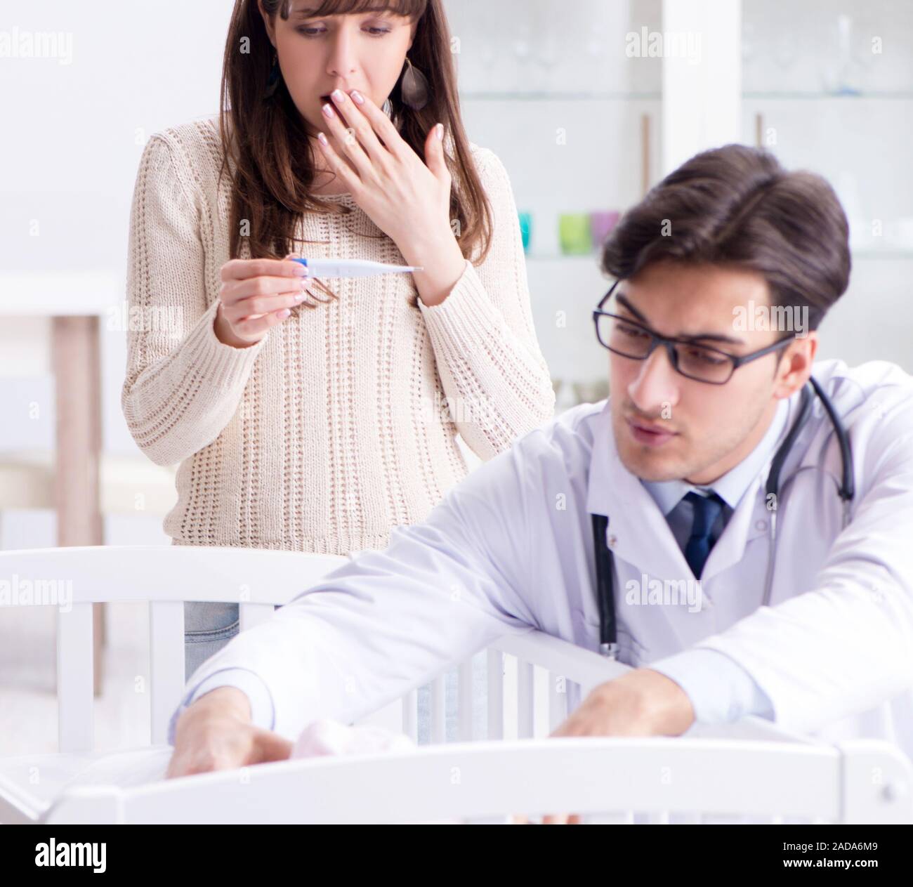 Doctor explaining to young mother Stock Photo - Alamy
