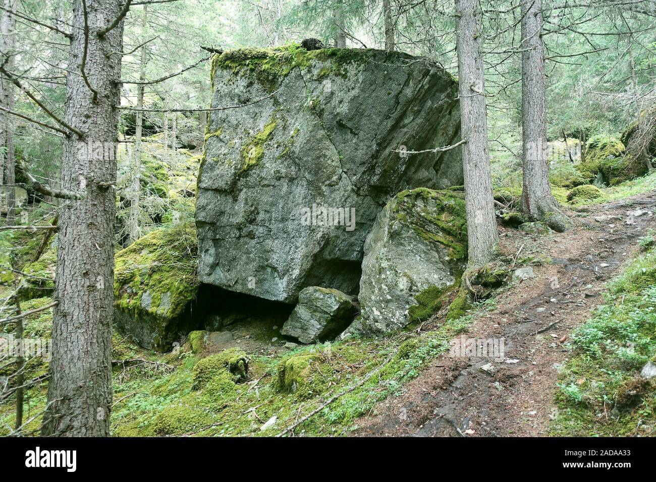 Landslide alps hi-res stock photography and images - Alamy