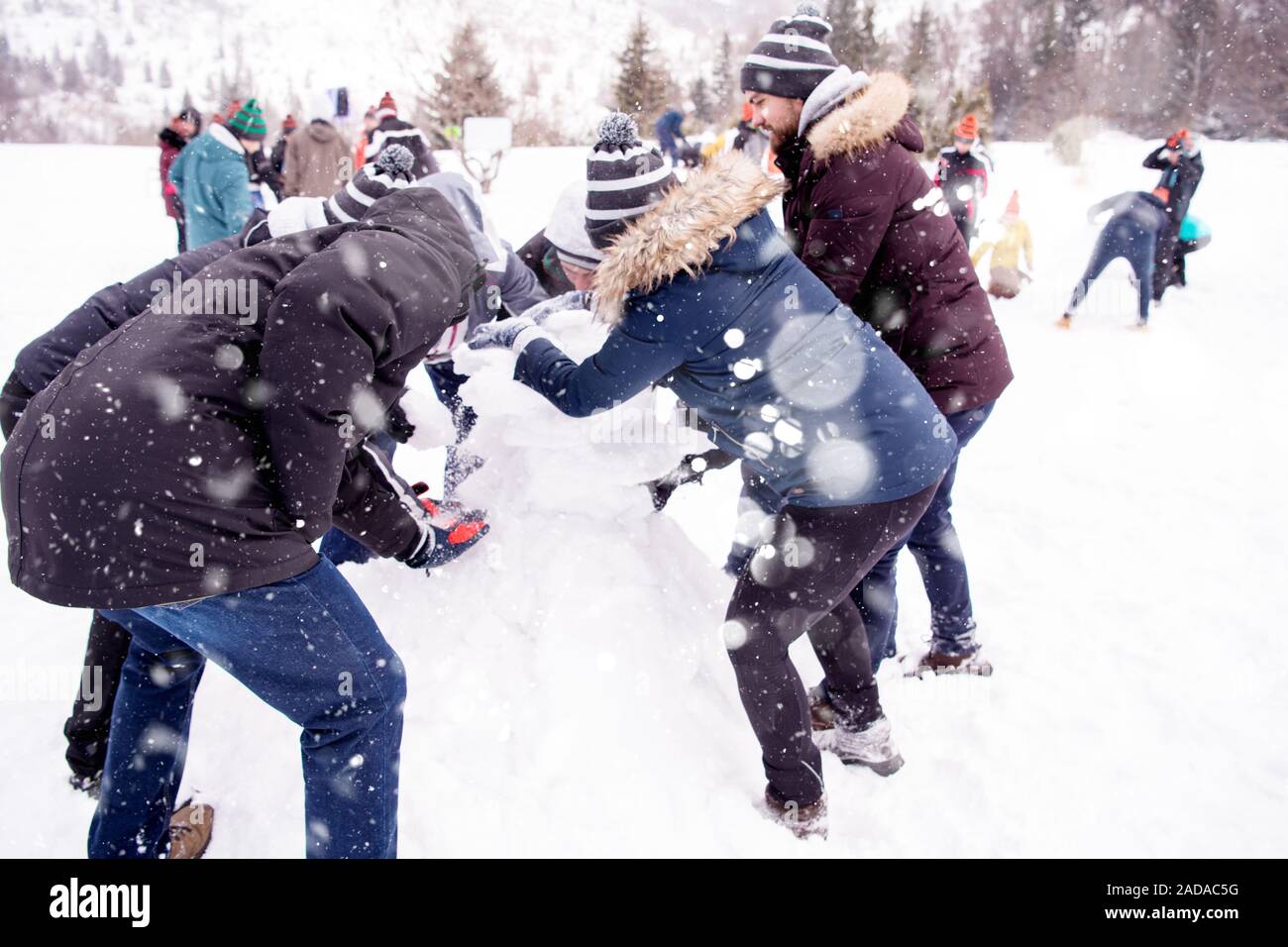 Friends building a snow man hi-res stock photography and images - Alamy