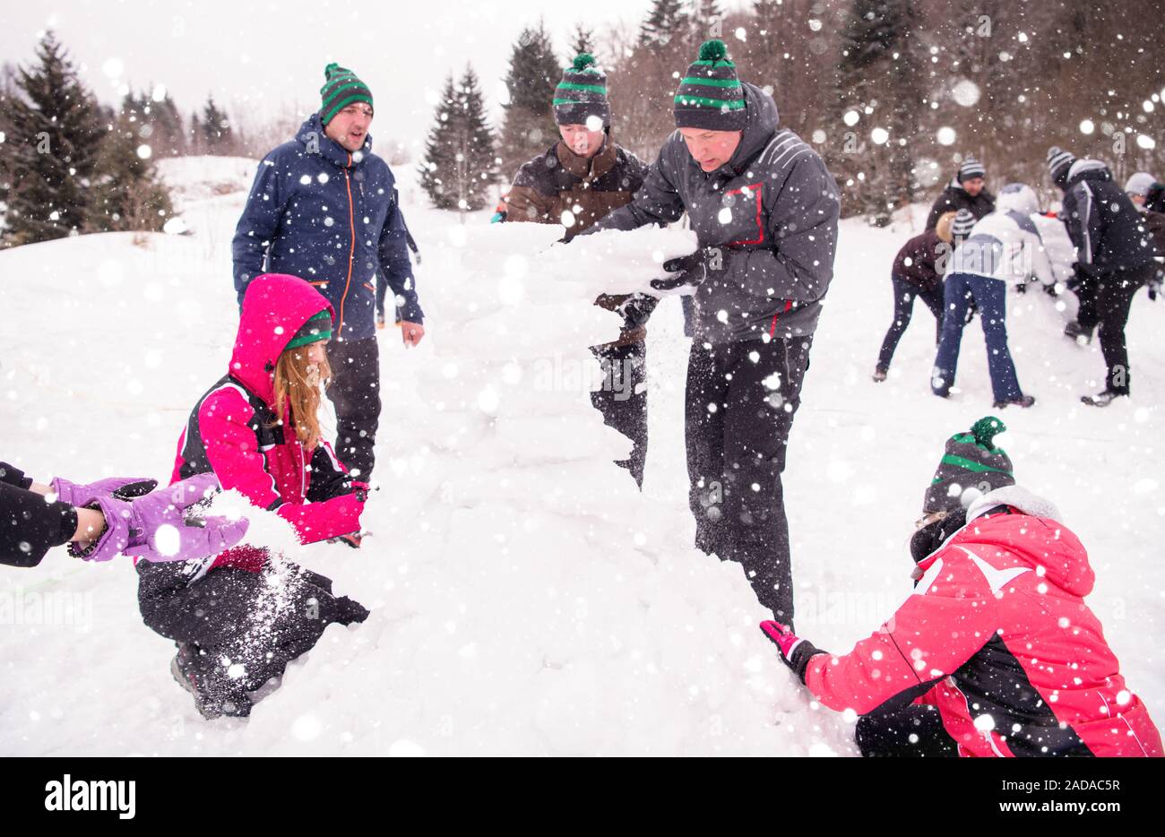 Friends building a snow man hi-res stock photography and images - Alamy