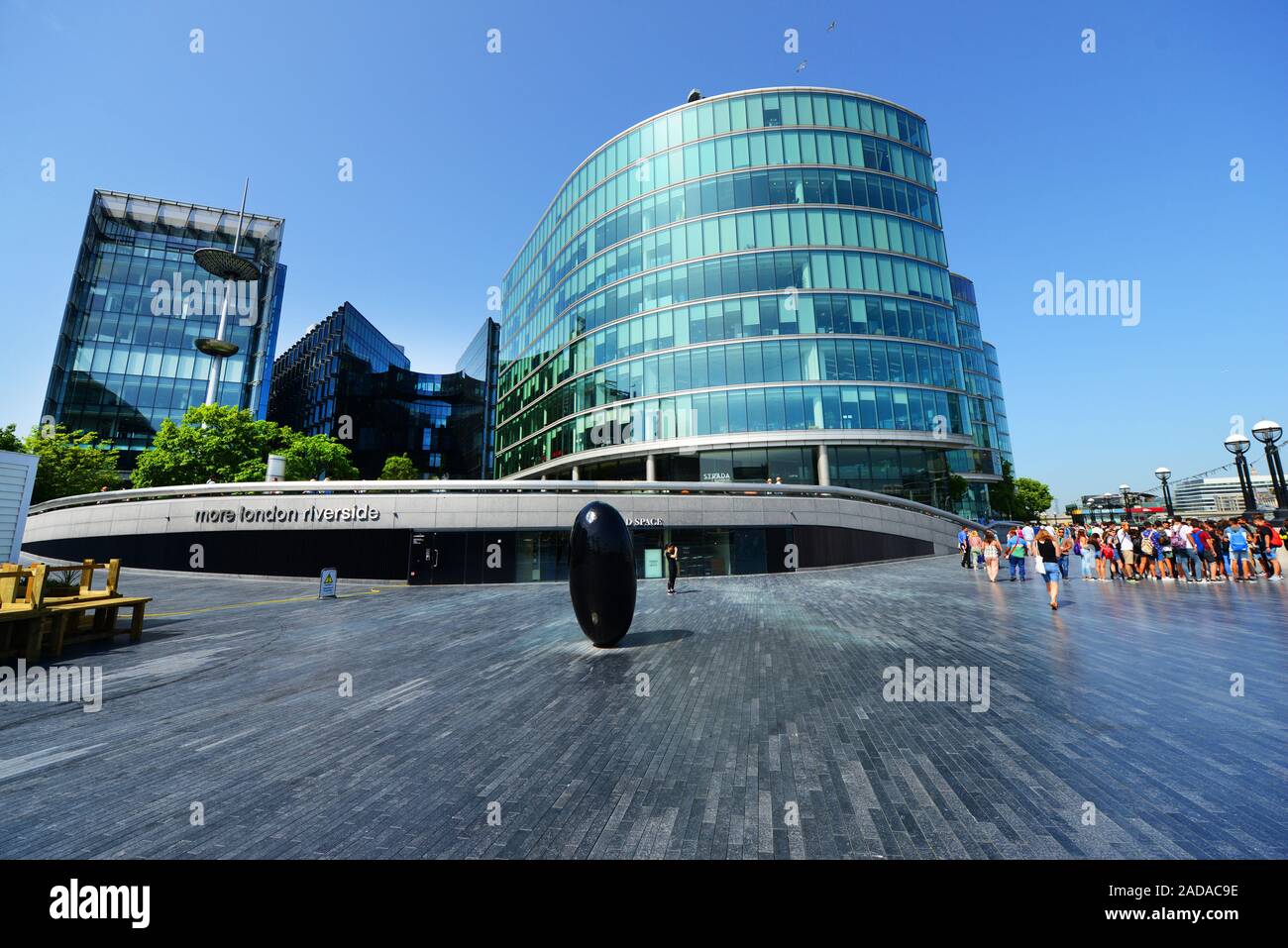 Riverside promenade thames hi-res stock photography and images - Alamy