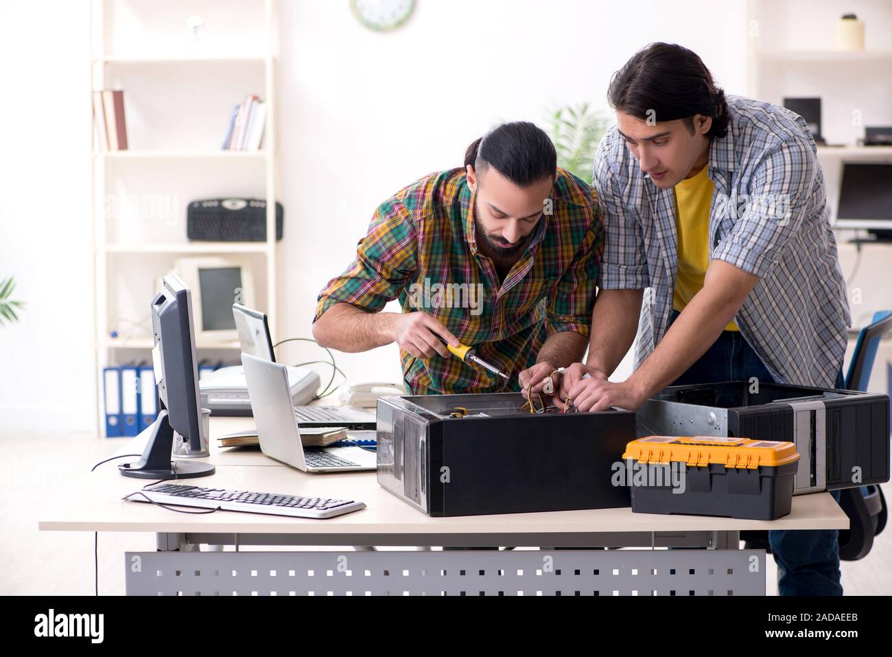 IT engineers working on hardware issue Stock Photo - Alamy