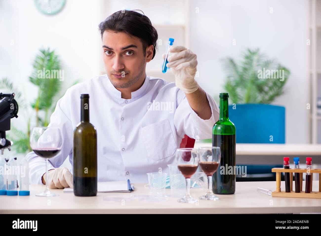 Testing wine lab hi-res stock photography and images - Alamy