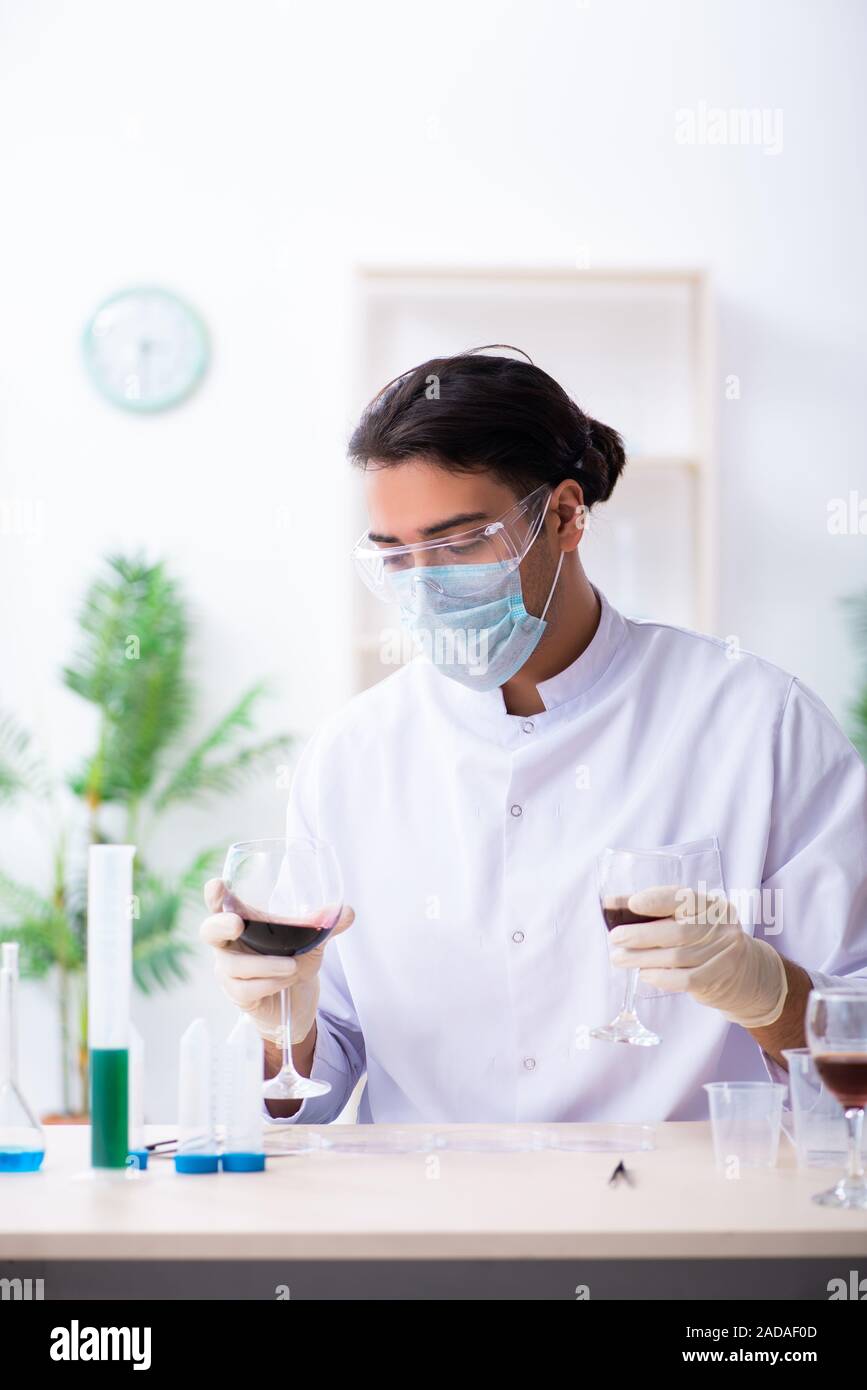 Chemist looking red sample hi-res stock photography and images - Alamy
