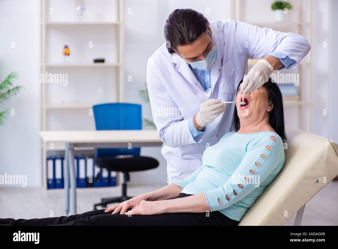 Senior old doctor orthodontist hi-res stock photography and images - Alamy