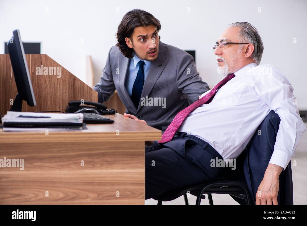 Male employee suffering from heart attack in the office Stock Photo - Alamy