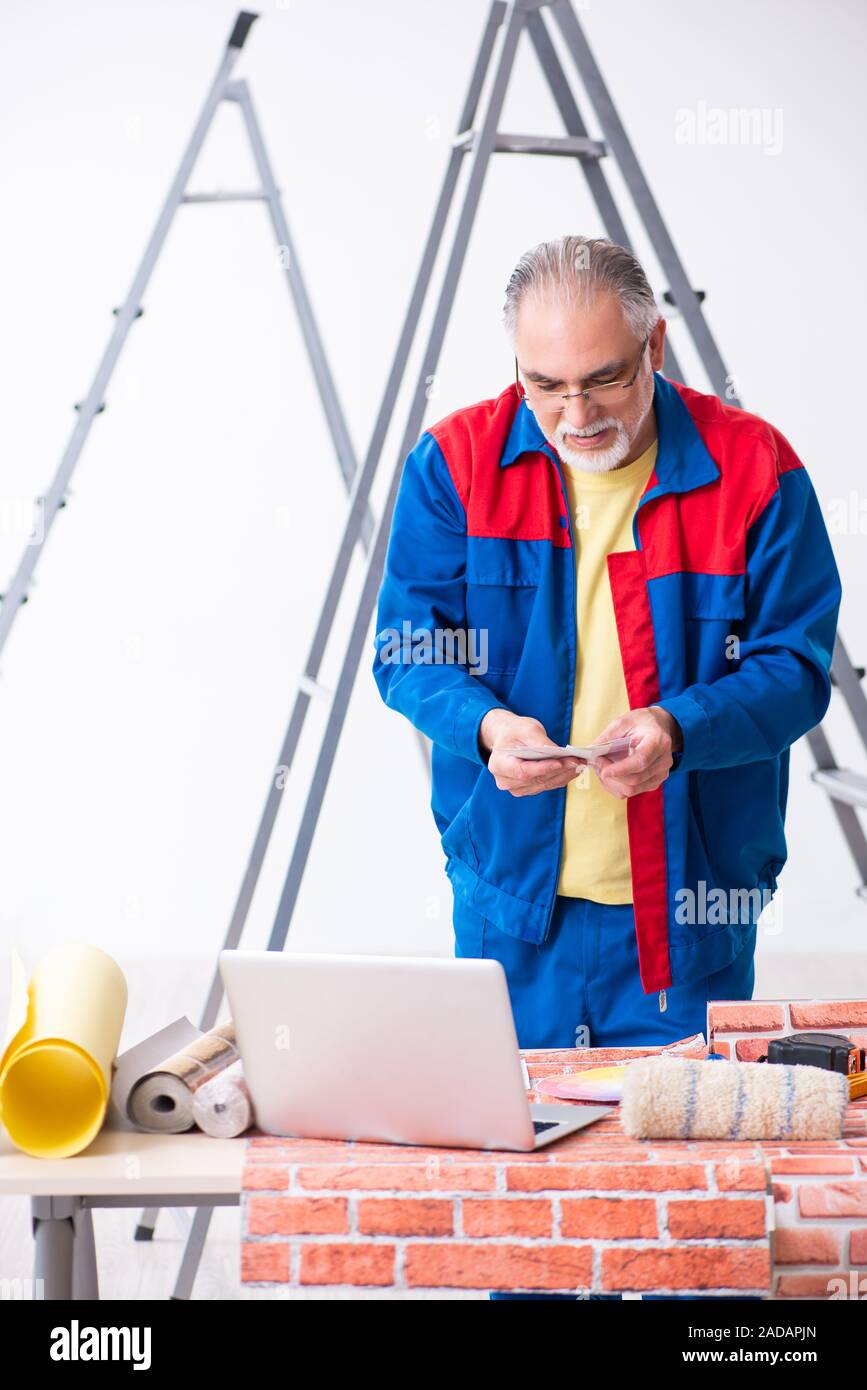 Old contractor doing renovation at home Stock Photo - Alamy