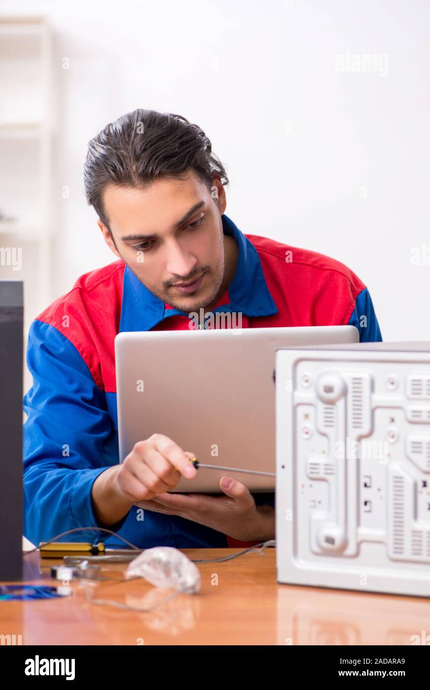 Young engineer repairing musical hi-fi system Stock Photo - Alamy