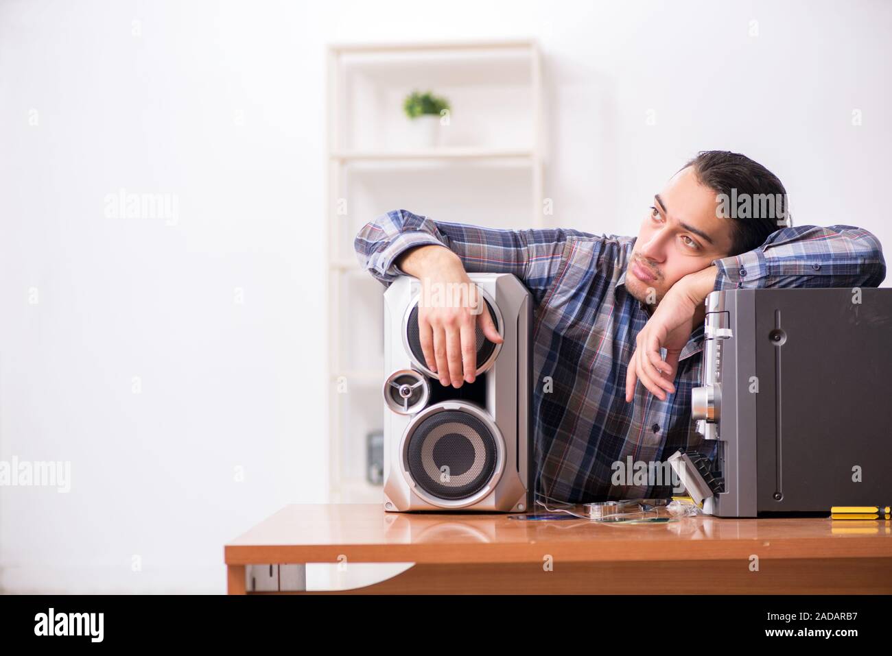 Young engineer repairing musical hi-fi system Stock Photo - Alamy