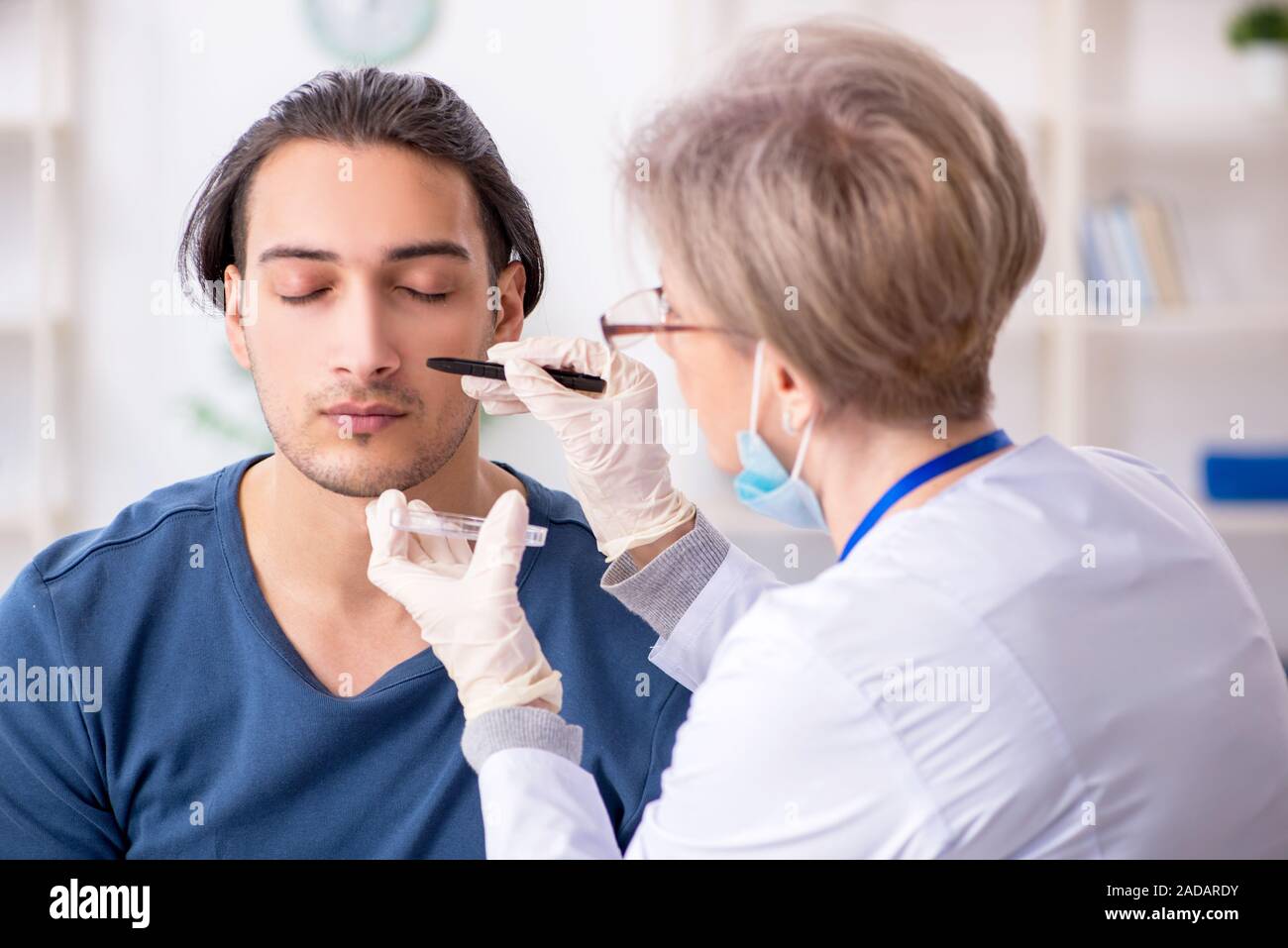 Young patient visiting doctor hi-res stock photography and images - Alamy