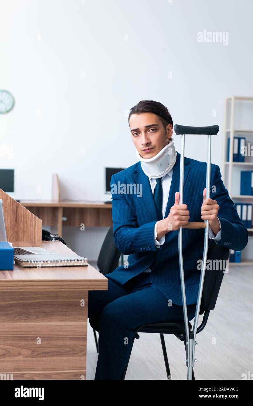 Office accident hi-res stock photography and images - Alamy