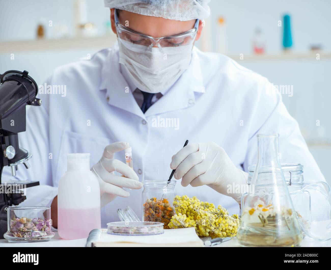 Chemist mixing perfumes in the lab Stock Photo - Alamy