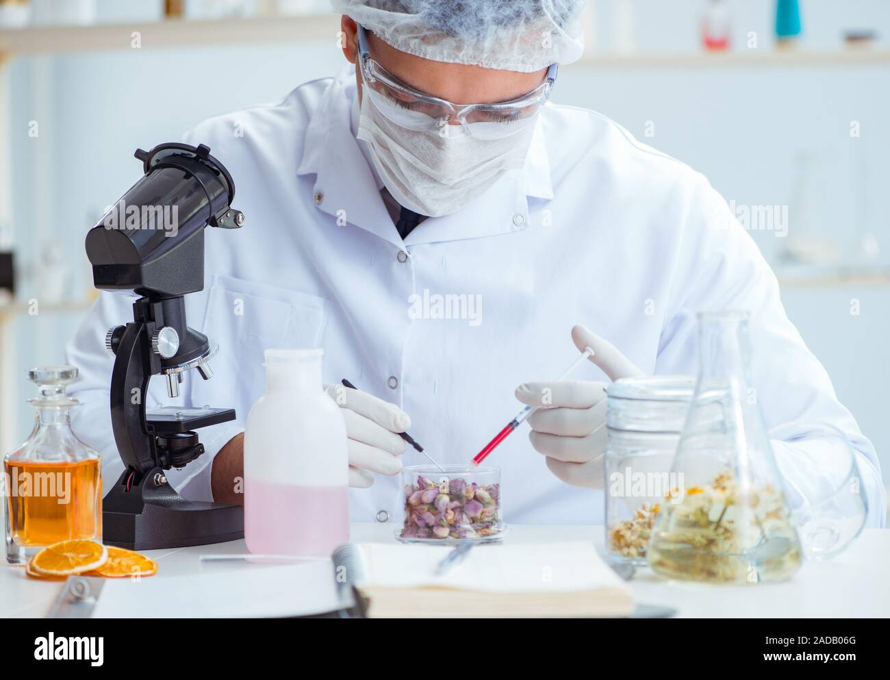 Chemist mixing perfumes in the lab Stock Photo - Alamy
