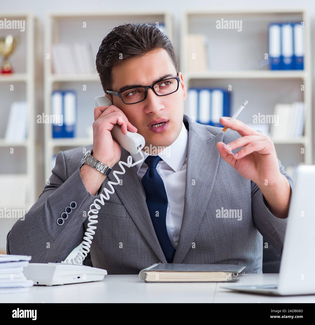 Office smoker worker hi-res stock photography and images - Alamy