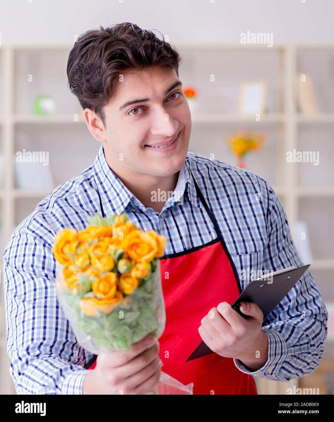 Flower shop assistant offering a bunch of flowers Stock Photo - Alamy