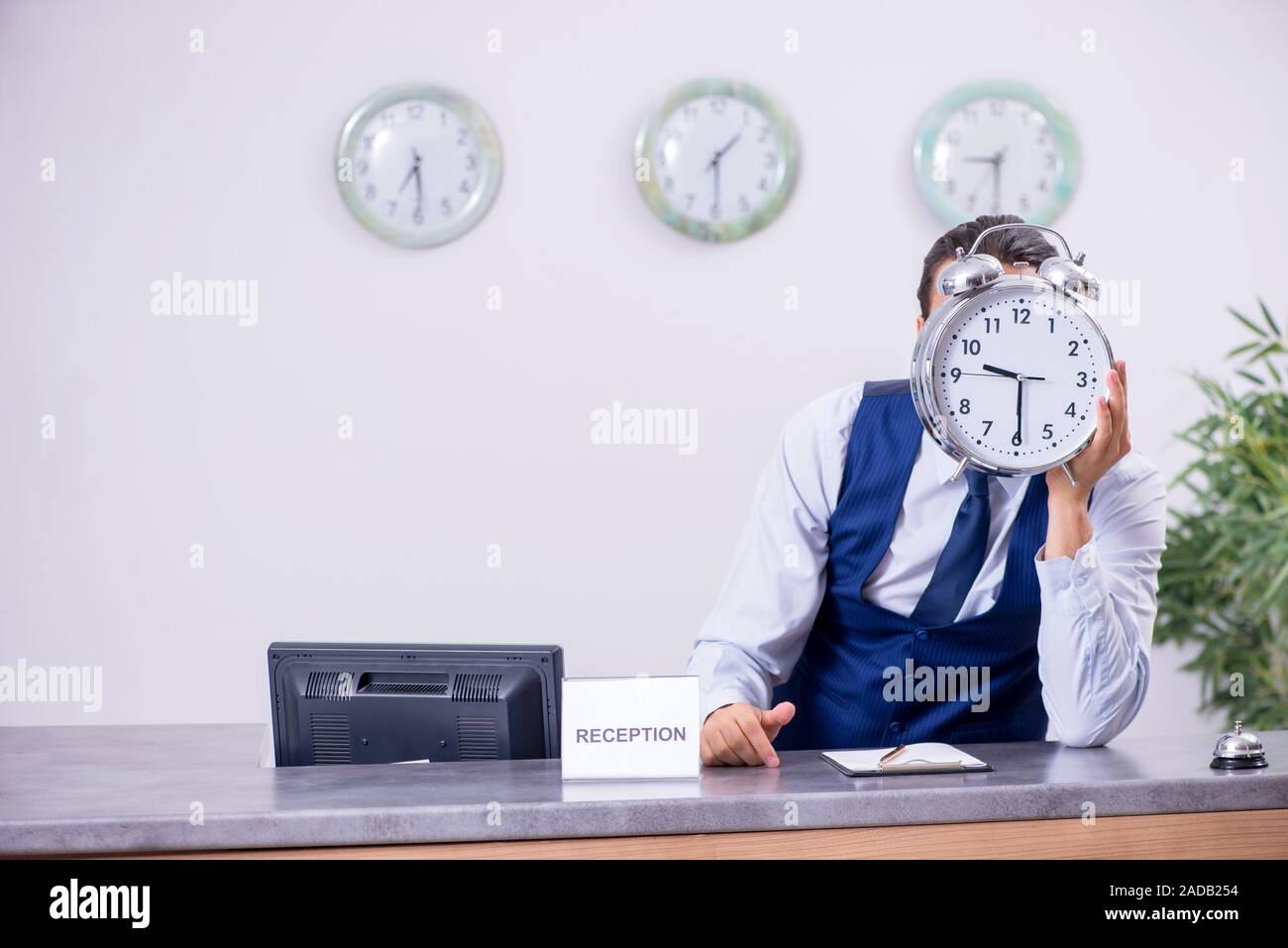 Hotel reception desk clock hi-res stock photography and images - Alamy