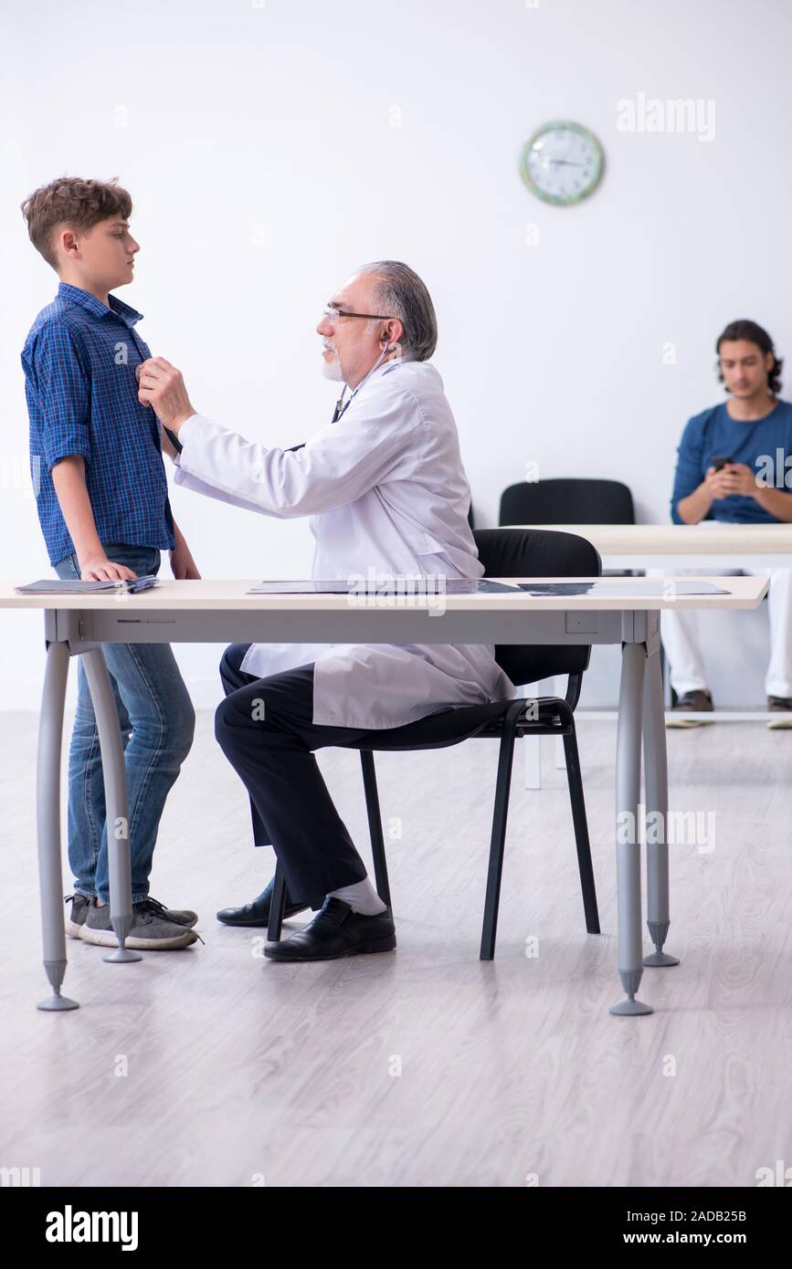 Young boy visiting doctor in hospital Stock Photo - Alamy