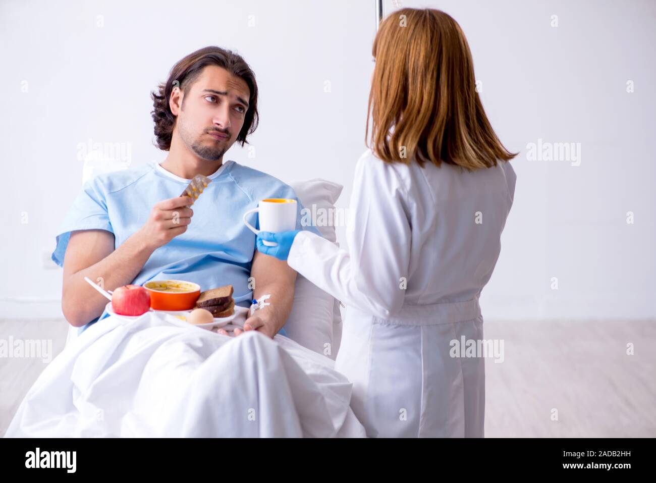 Patient hospital bed dinner hi-res stock photography and images - Alamy