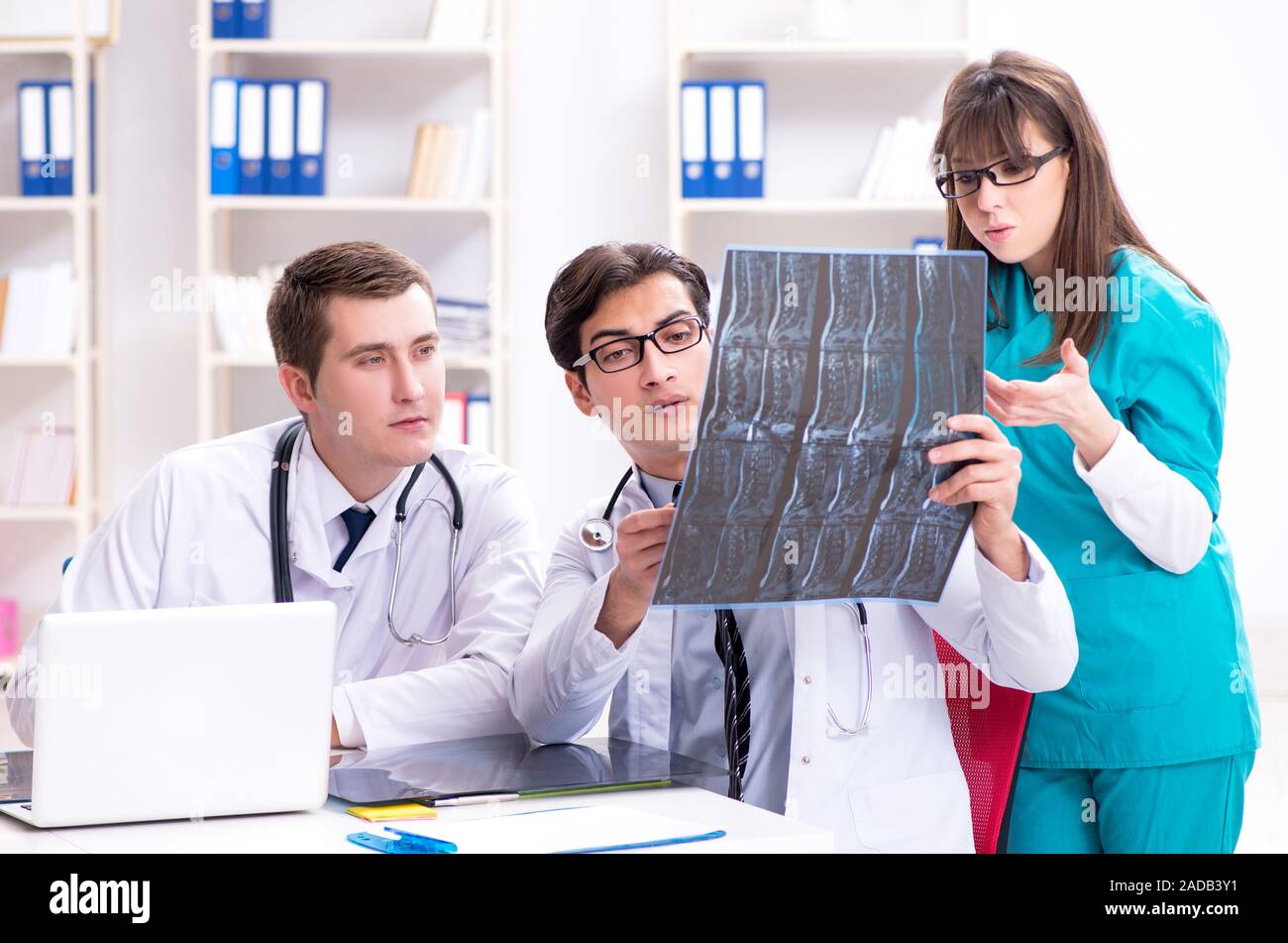Doctor explaining ray scan results hi-res stock photography and images ...