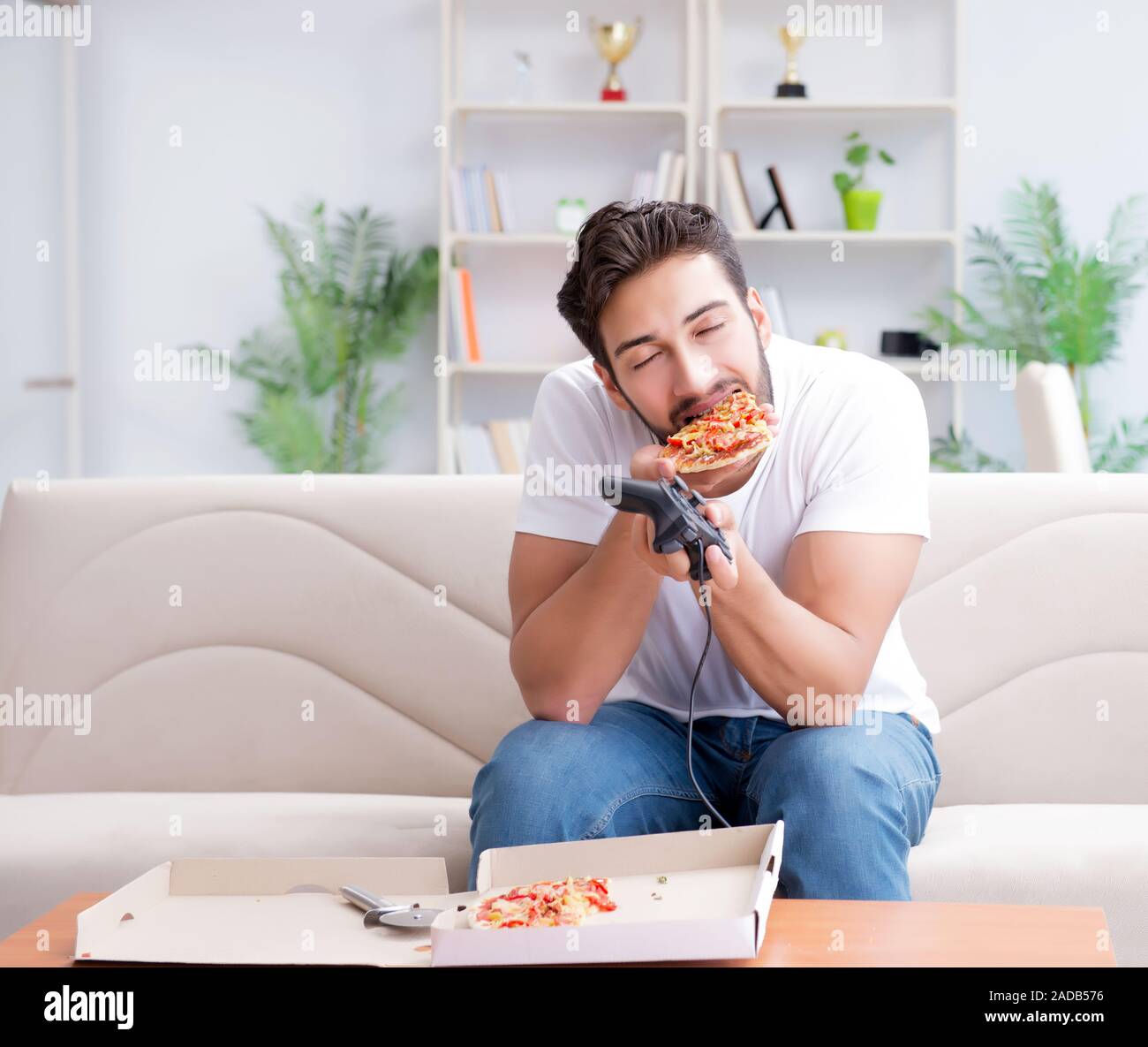 Fat man eating a pizza hi-res stock photography and images - Alamy