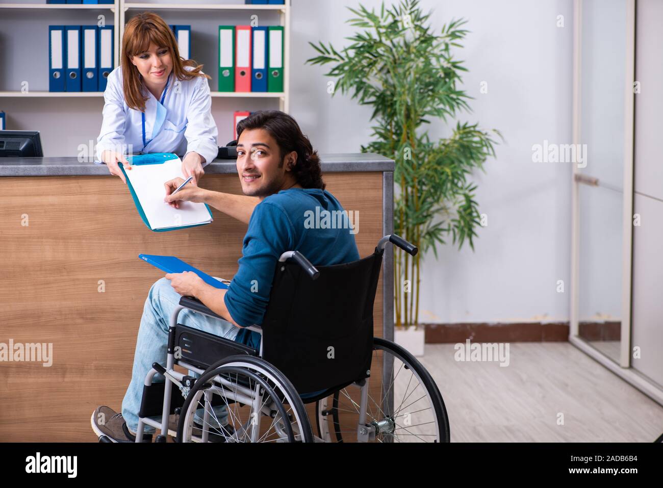 Patient visitor sign hi-res stock photography and images - Alamy