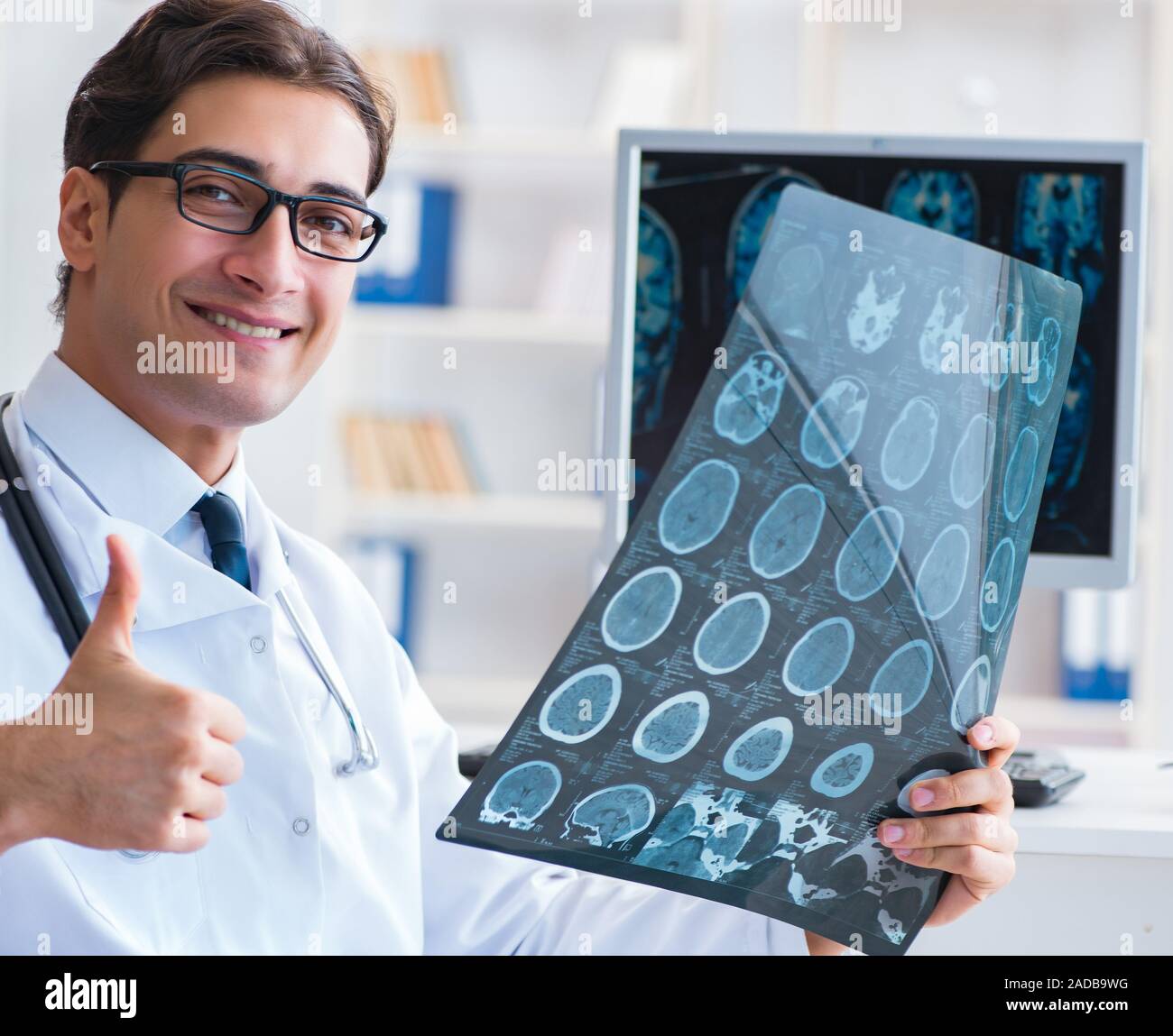 Radiologist x ray images hi-res stock photography and images - Alamy