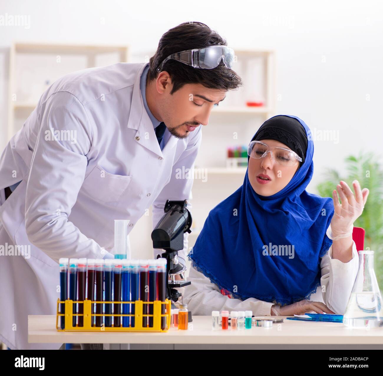 Diverse chemists hi-res stock photography and images - Alamy