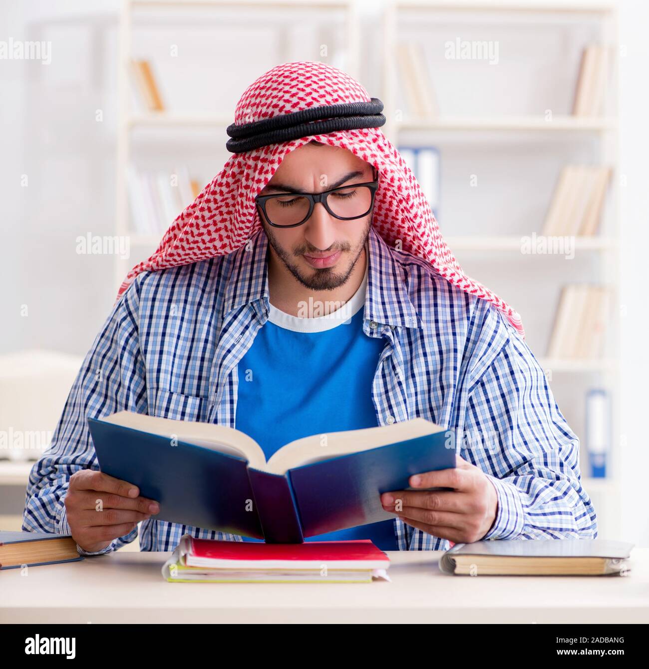 Saudi university student hi-res stock photography and images - Alamy