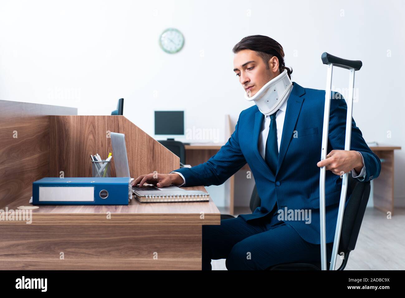 Office accident hi-res stock photography and images - Alamy