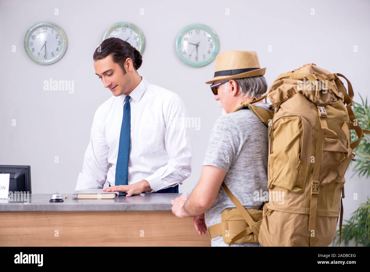 Checking out hotel reception hi-res stock photography and images - Alamy