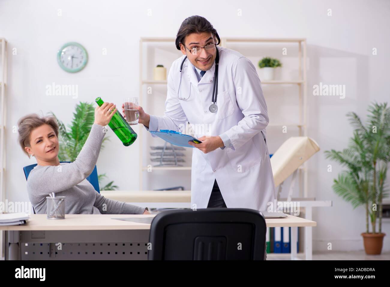 Female alcoholic visiting young male doctor Stock Photo - Alamy