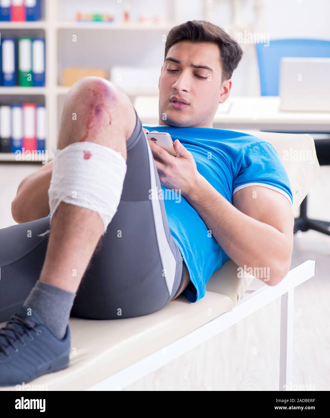 Patient visiting doctor after sustaining sports injury Stock Photo - Alamy