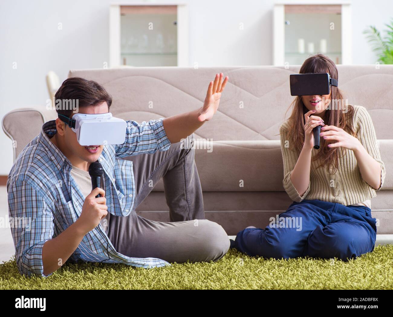 Virtual karaoke hi-res stock photography and images - Alamy
