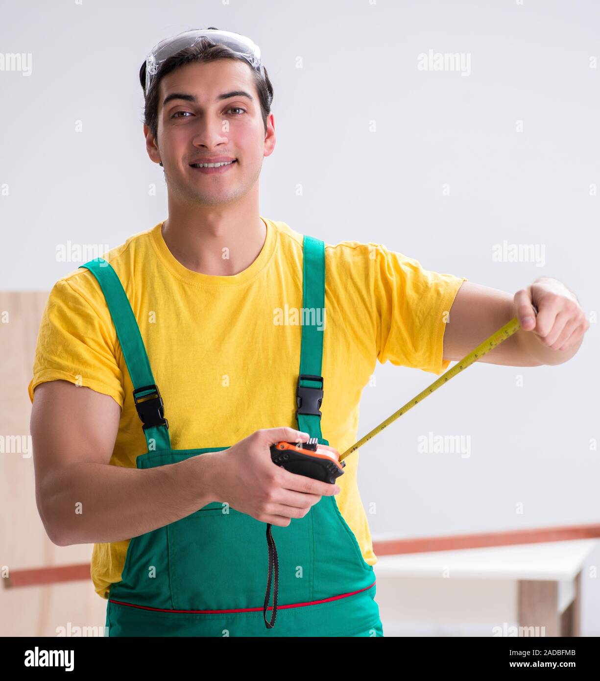 The construction worker working on contractor site Stock Photo - Alamy