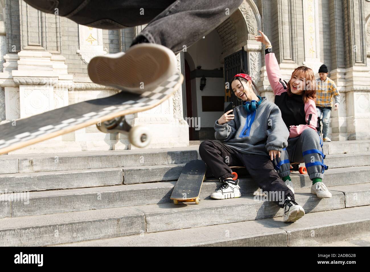 People shoot modern architecture hi-res stock photography and images ...