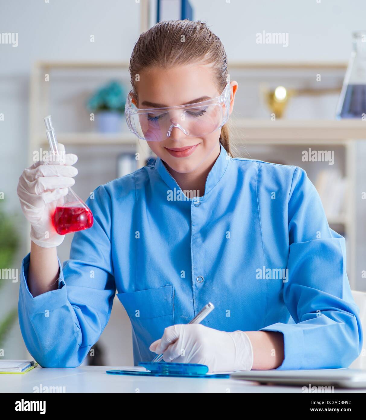 Chemical labora hi-res stock photography and images - Alamy