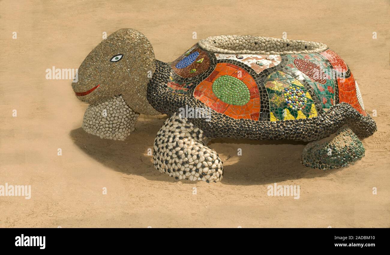 Sand sculpture of turtle hi-res stock photography and images - Alamy