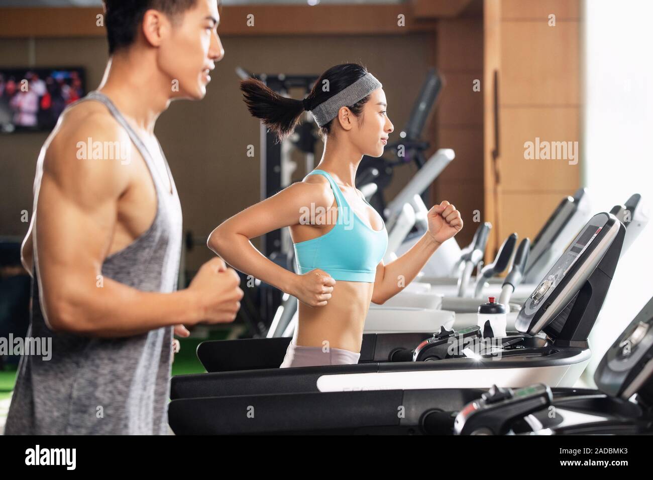 Young people in the gym to work out Stock Photo - Alamy