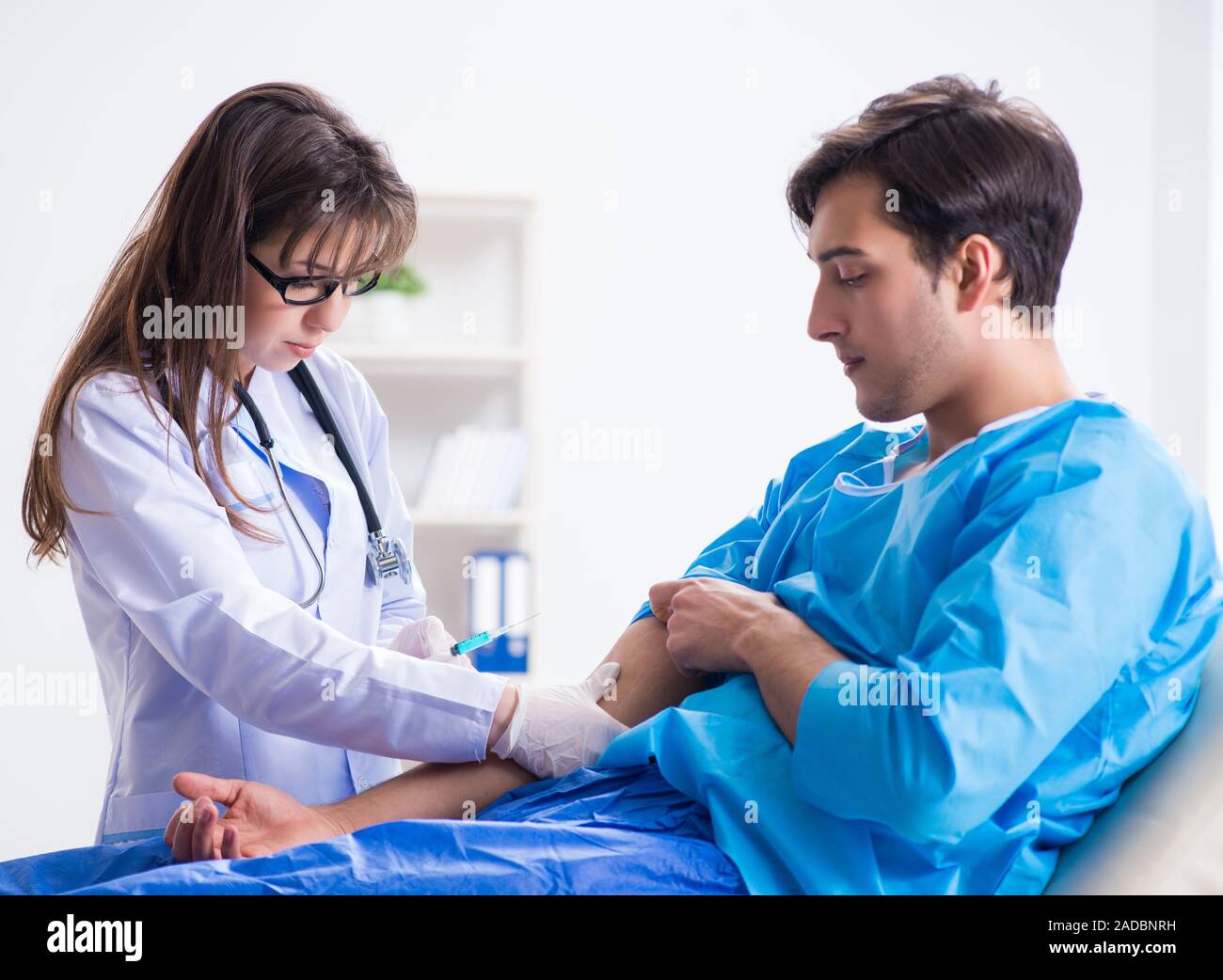 Patient scared of needle hi-res stock photography and images - Alamy
