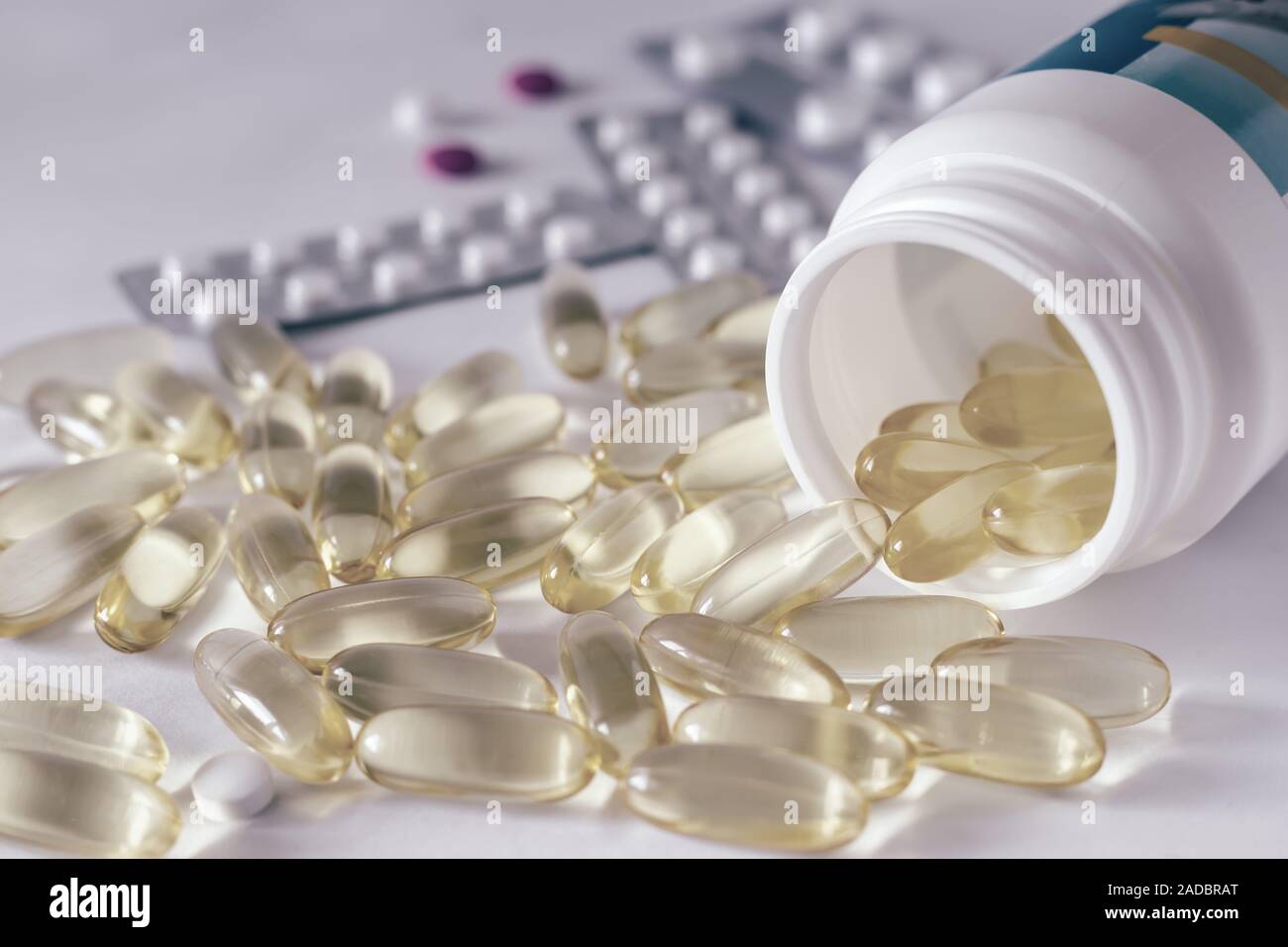 Pharmacy and medicine: different types of dosage forms Stock Photo - Alamy