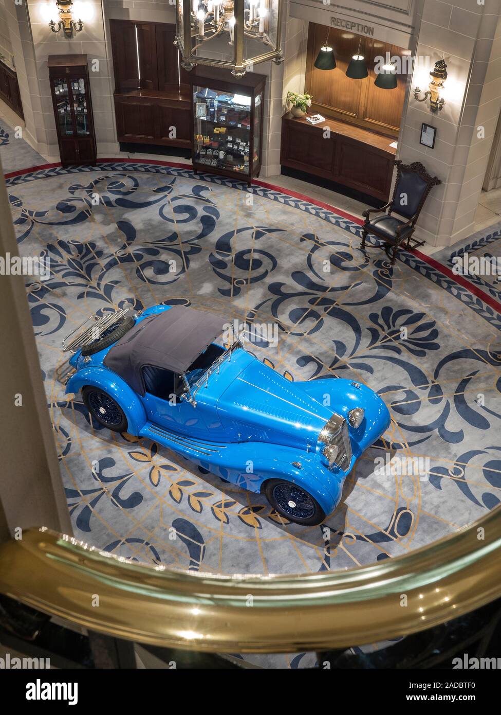 Royal automobile club in pall mall hi-res stock photography and images ...