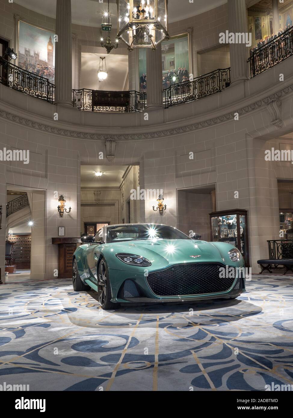 Car display in mall hi-res stock photography and images - Alamy