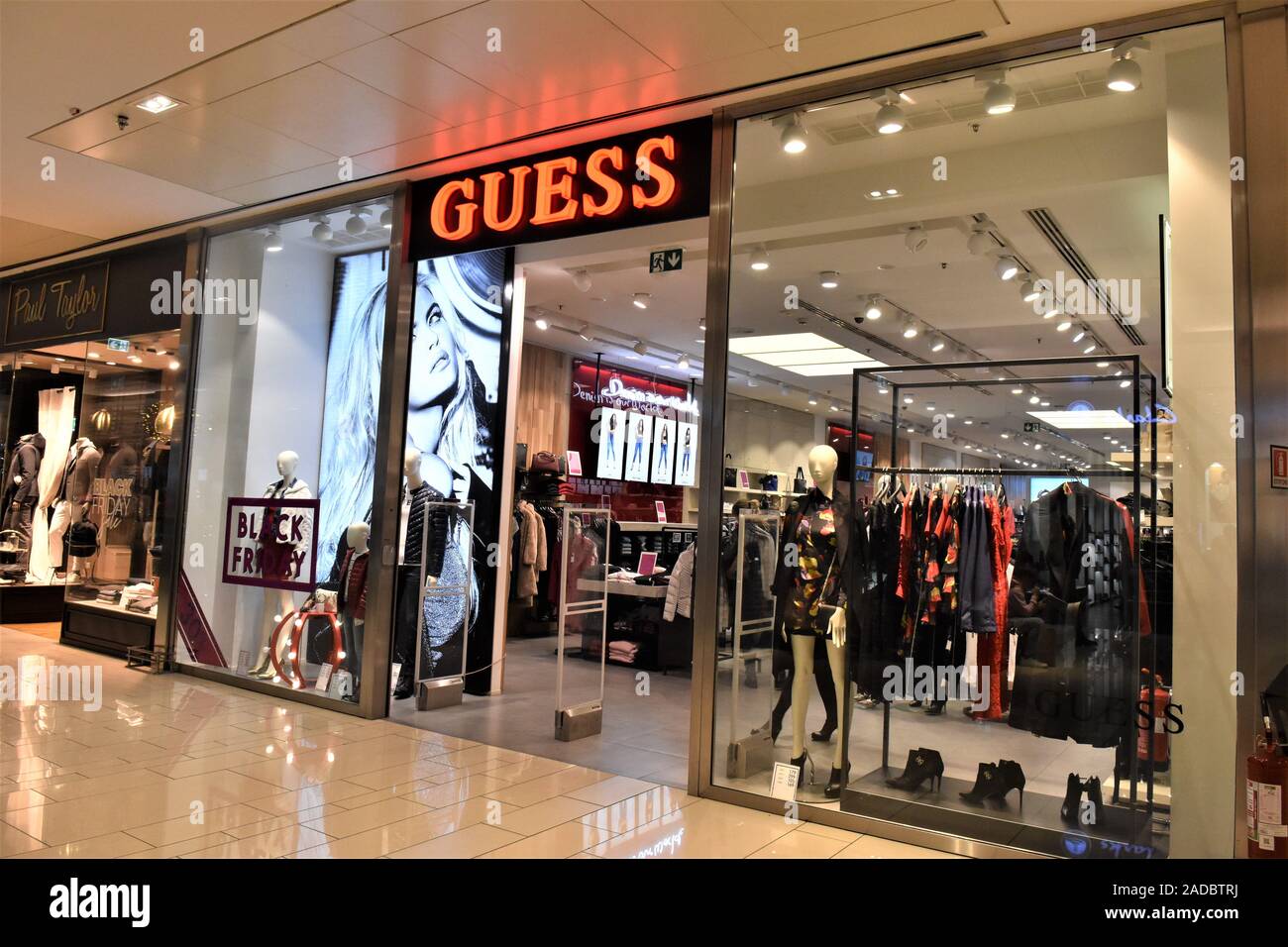 GUESS'S FASHION STORE ENTRANCE IN EUROMA 2 SHOPPING CENTER IN ROME ...