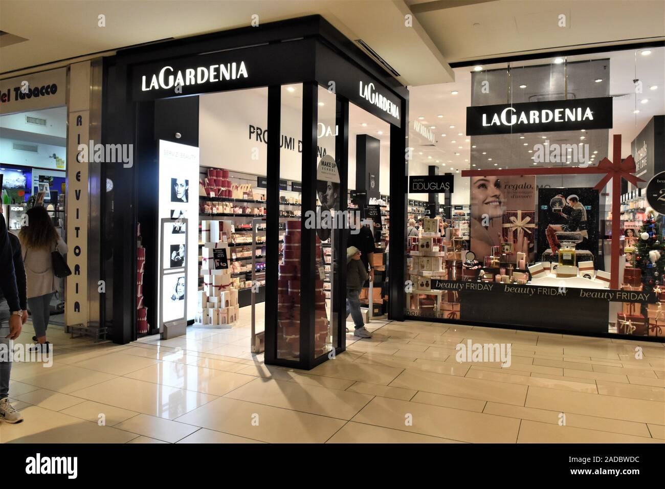 Gardenias hi-res stock photography and images - Alamy